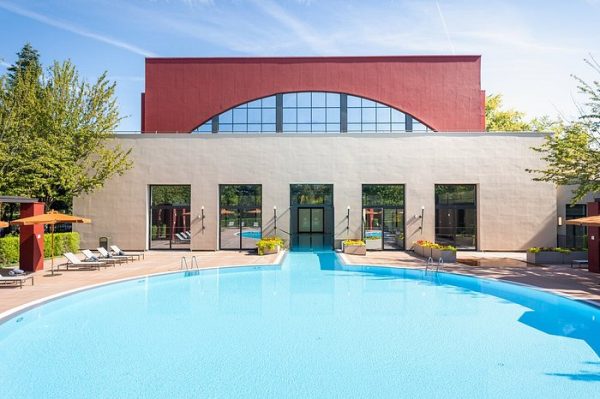 Best Disneyland Paris Hotels with Swimming Pools: Top Options for Your Stay